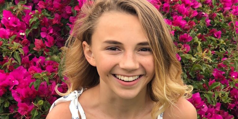 Who is Kayla Davis (youtuber)? Wikipedia, Biography, Age, Family ...